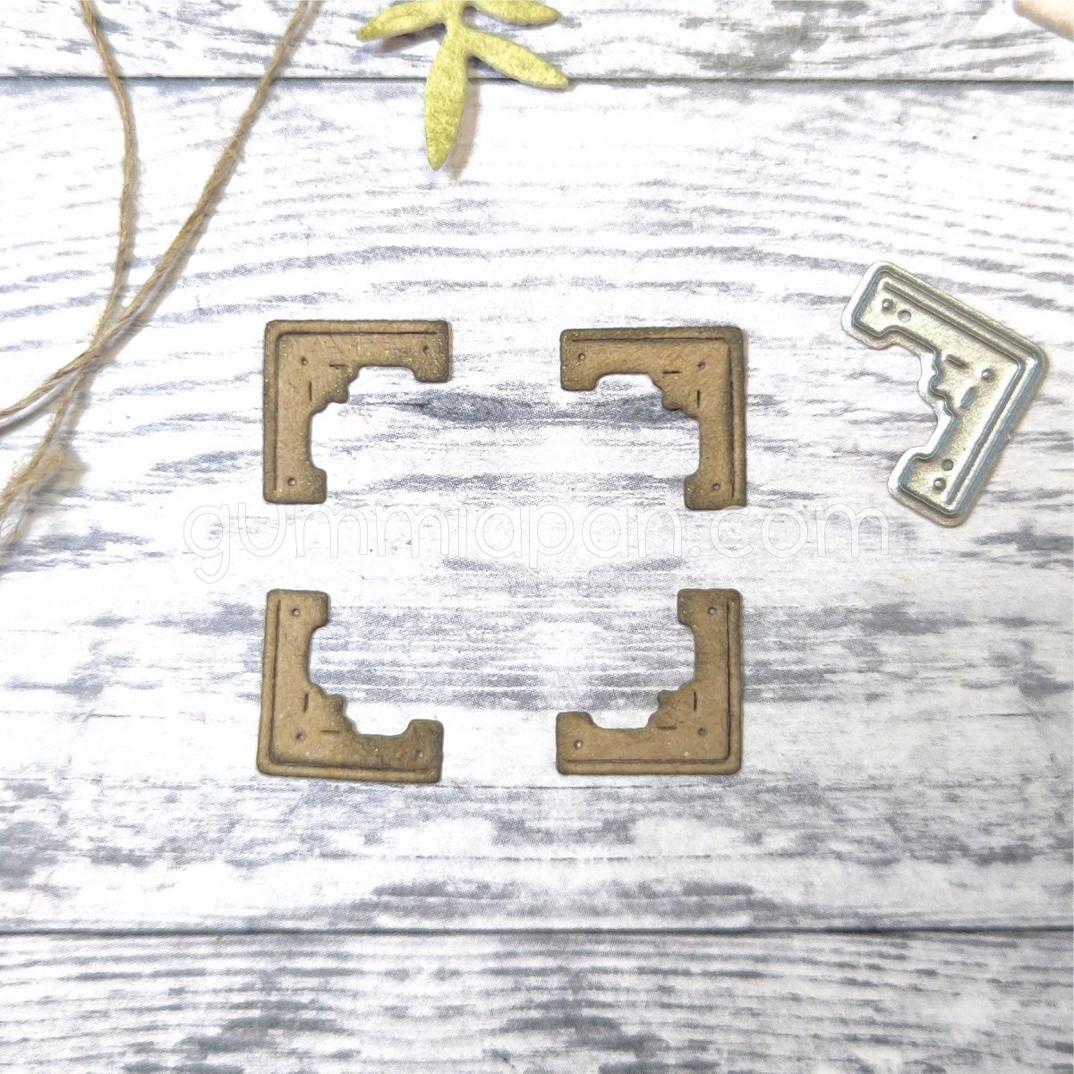 Photo corner die set from Gummiapan each die is ca 14 x 14,5 mm